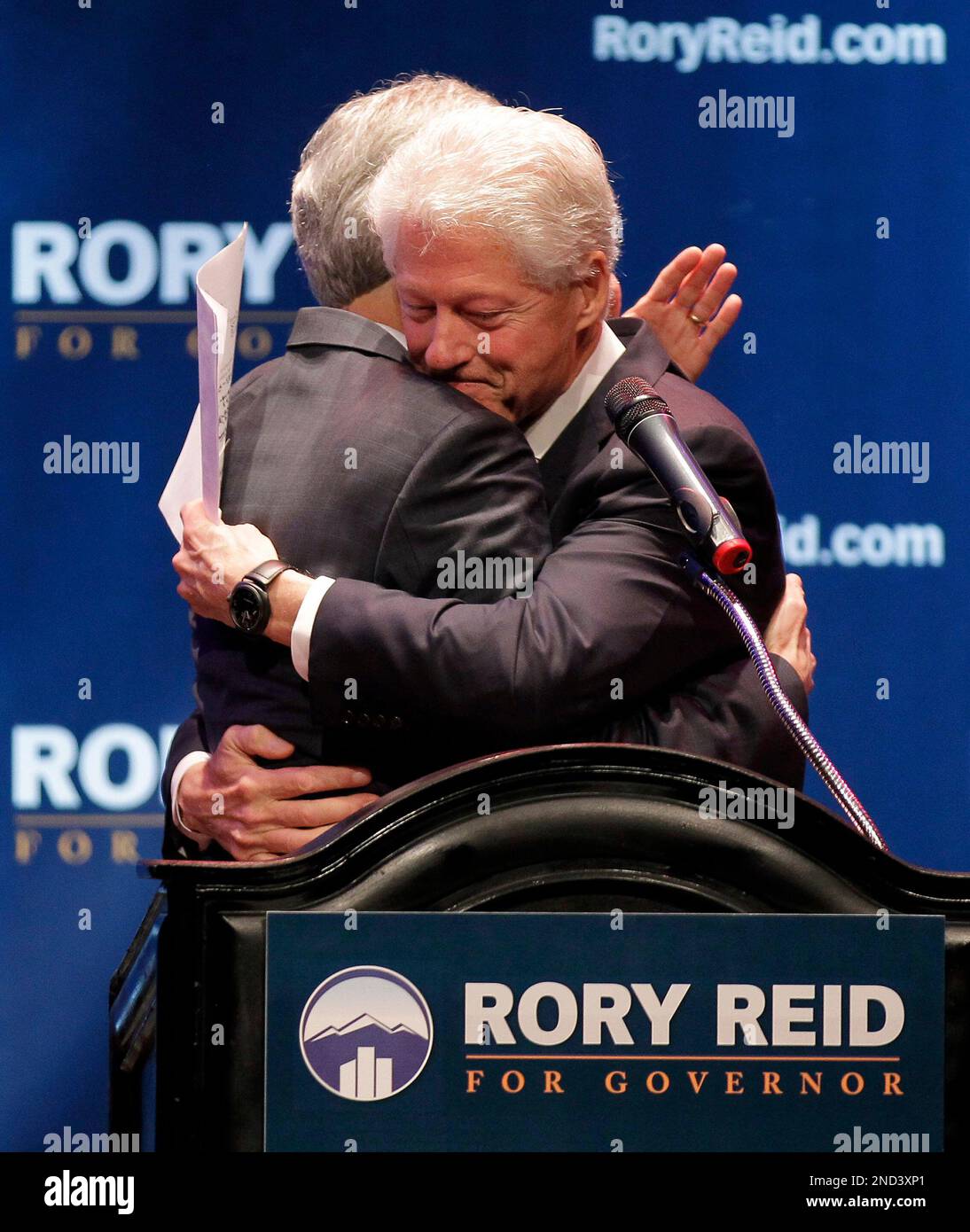 Former president Bill Clinton, right, hugs Nevada gubernatorial ...