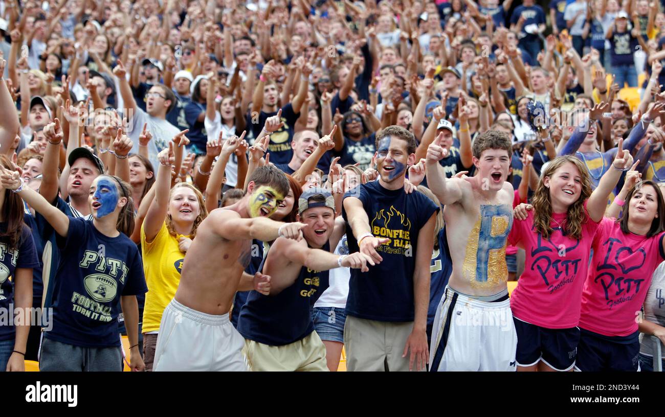 Pittsburgh Football Fans Sing Neil Diamonds Sweet Caroline At The
