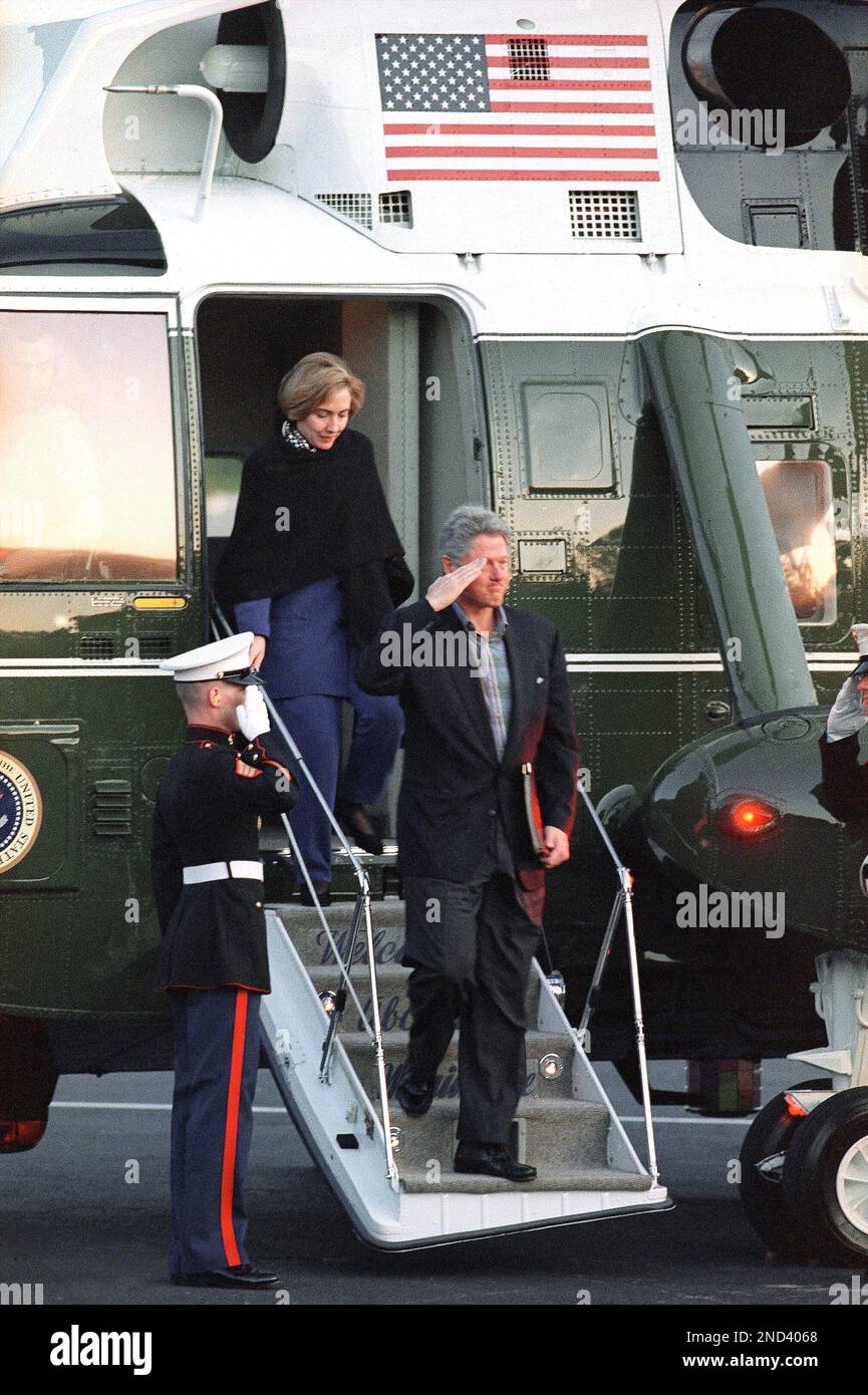 President Bill Clinton salutes his Marine honor guard as he and Hillary ...