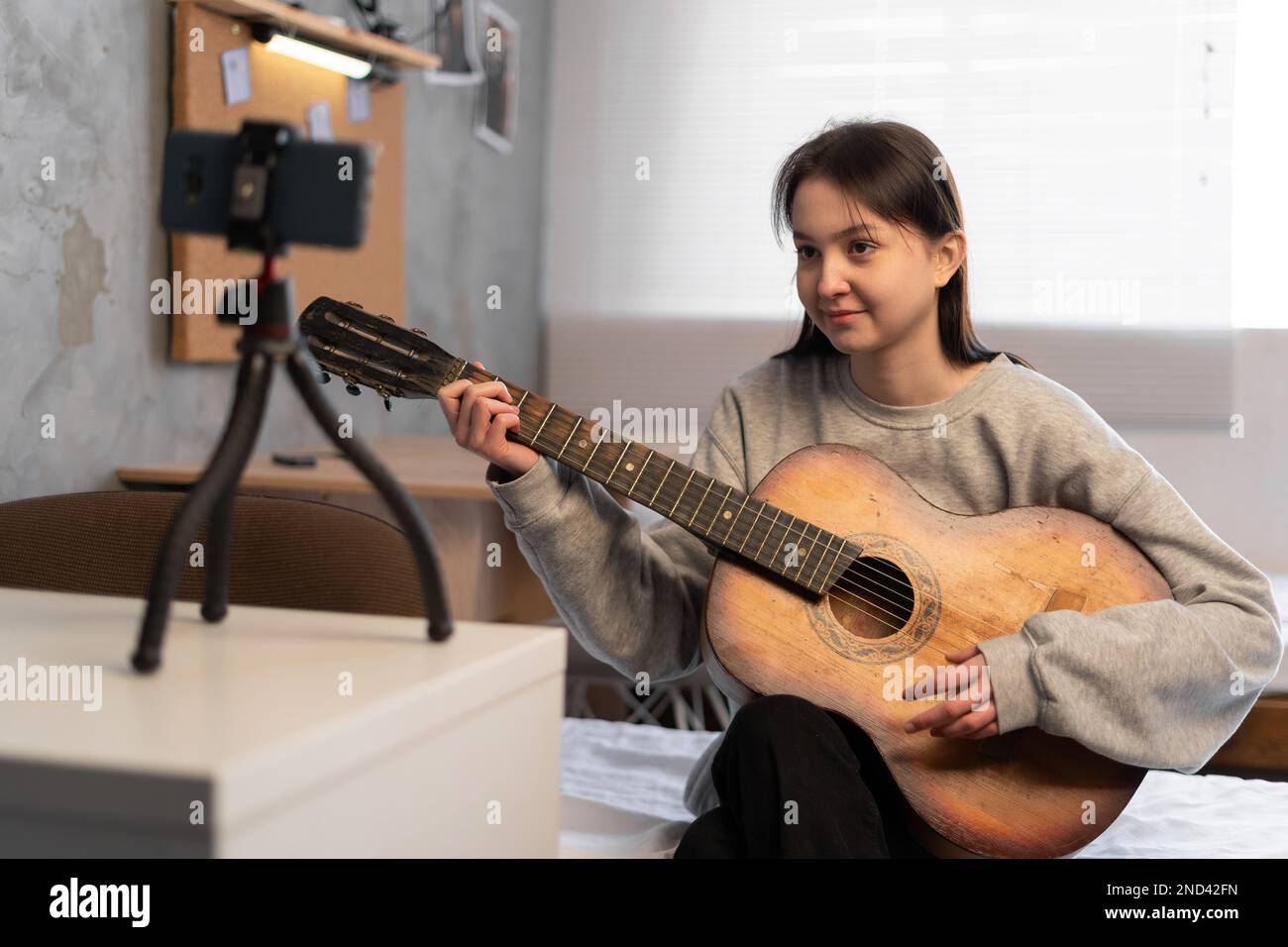 Female blogger streaming guitar hi-res stock photography and images - Alamy