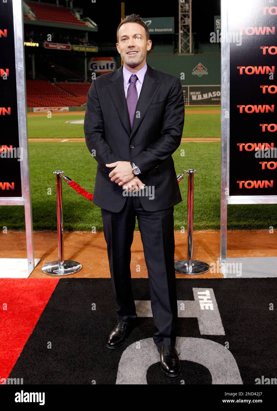 Ben Affleck poses at the premiere of the film "The Town" at Fenway Park ...