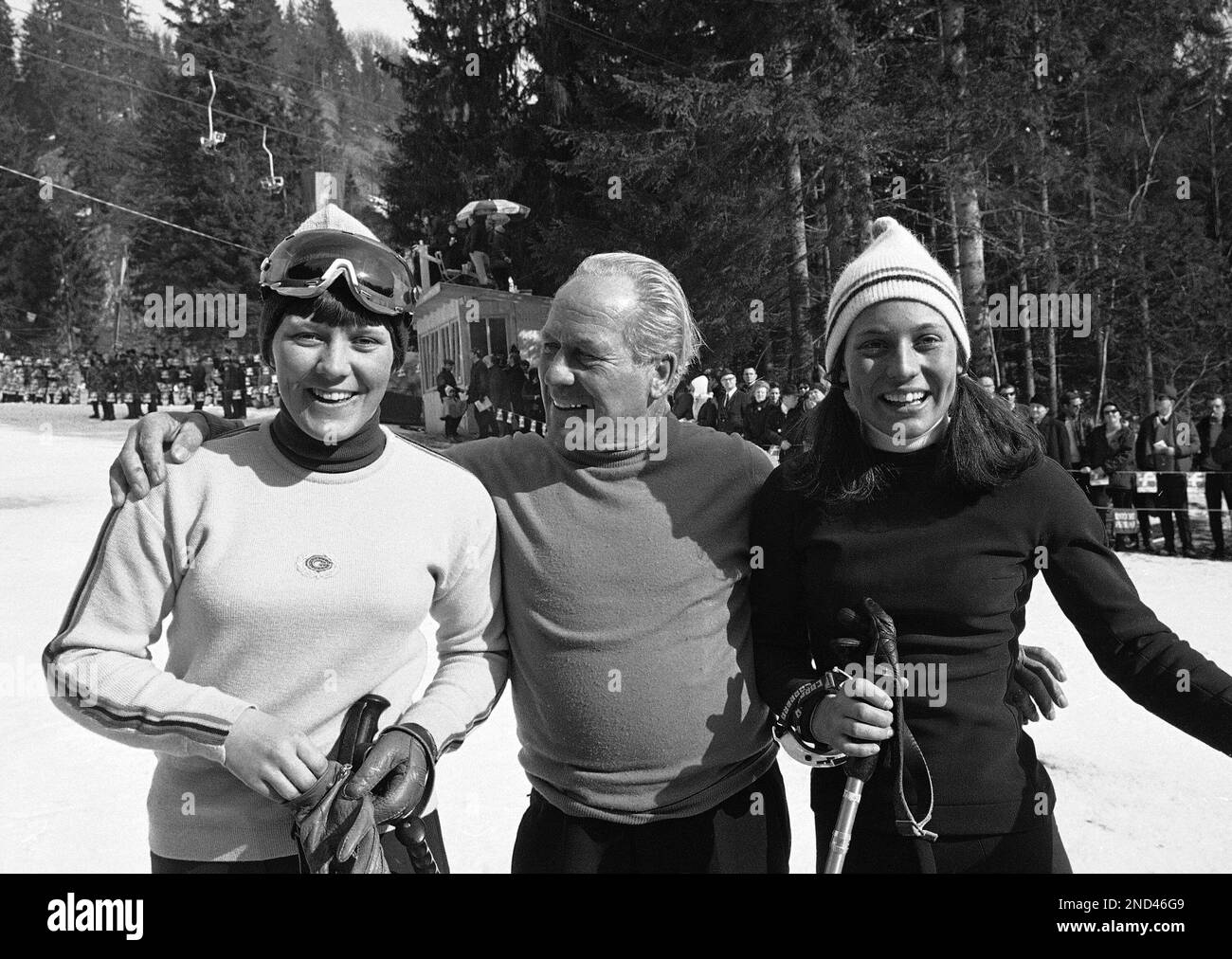 Heinrich Mittermaier embraces his daughters, Rosi Mittermaier, right ...