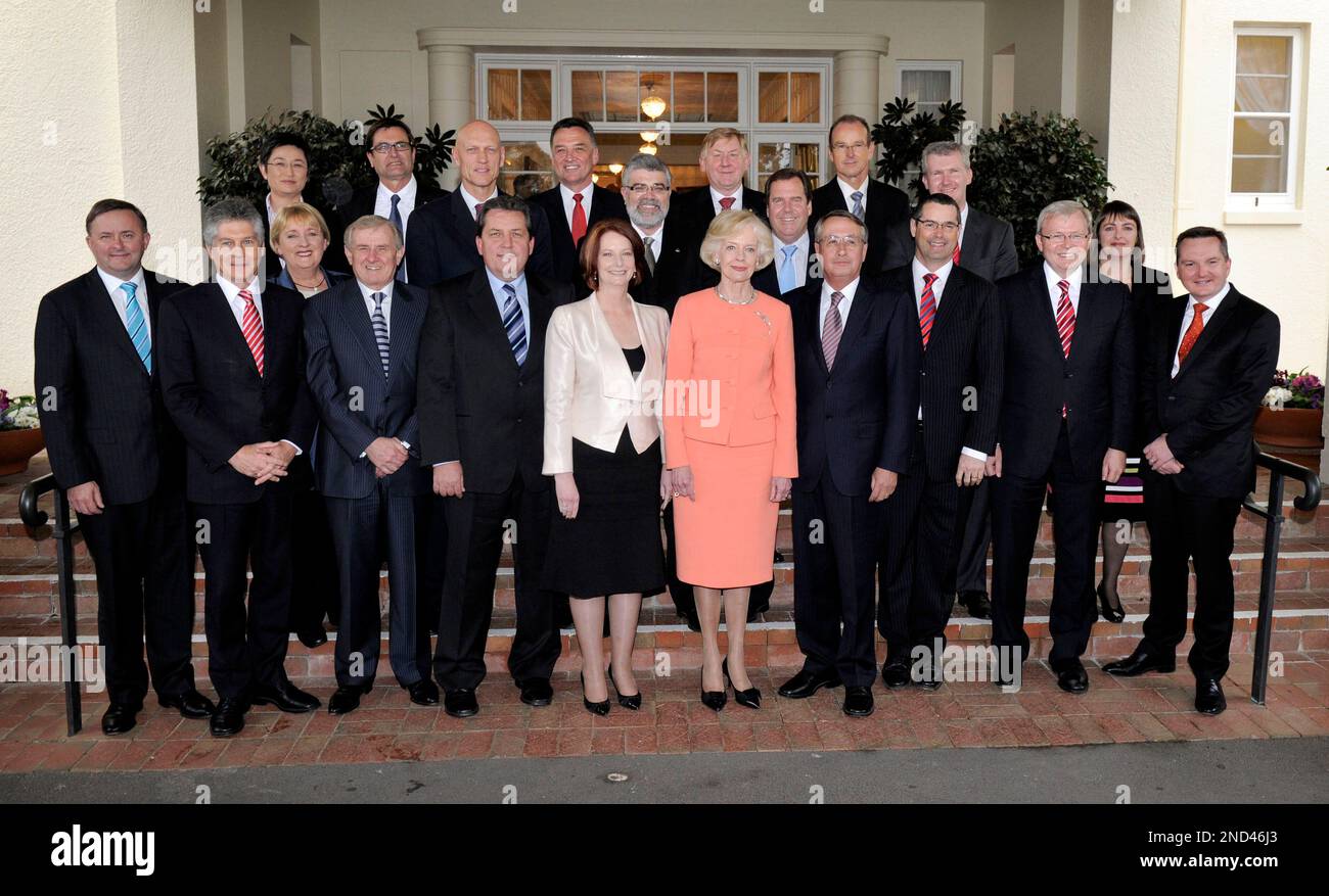 Australian cabinet ministers pose with Prime Minister Julia Gillard, in ...