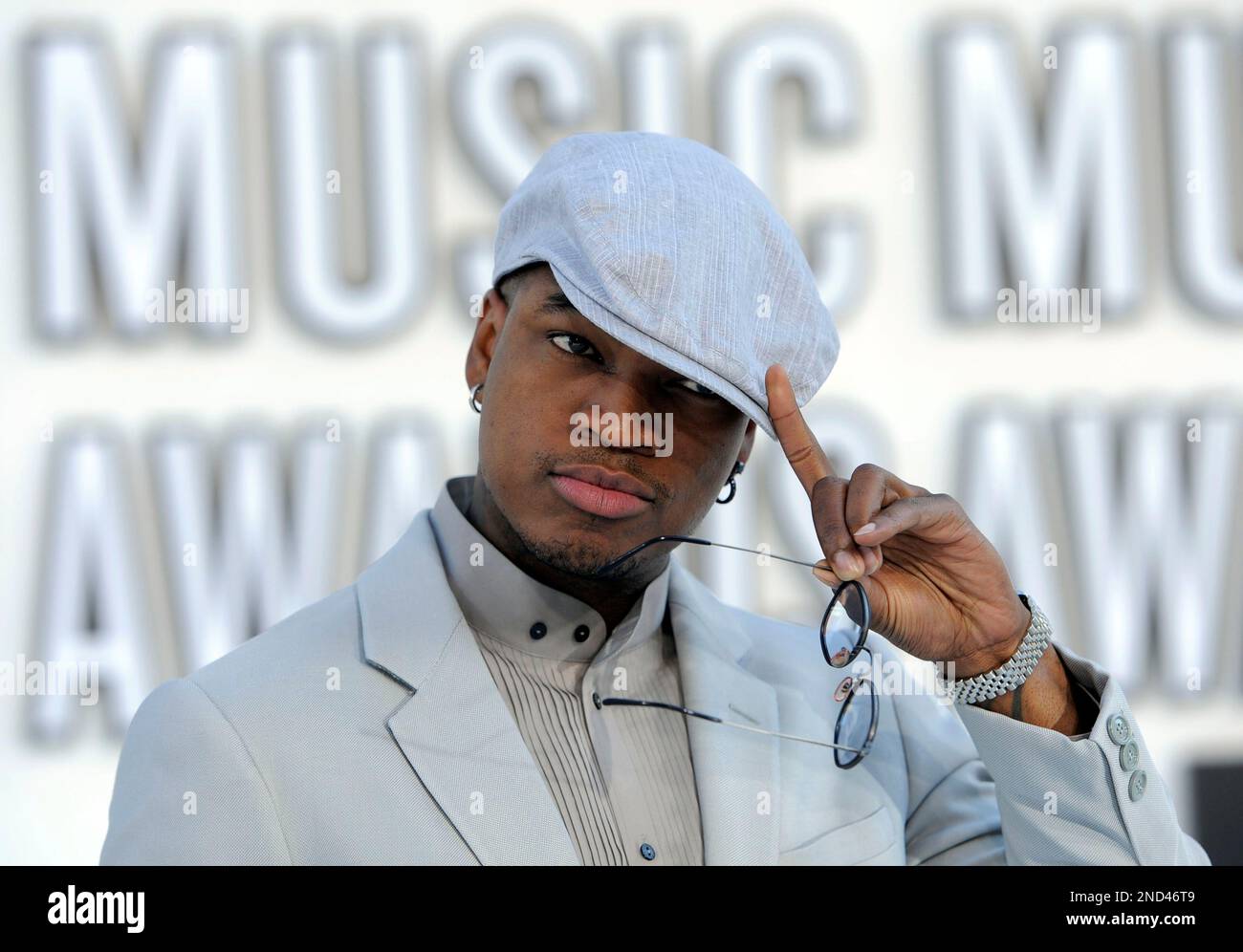 Ne-Yo arrives at the MTV Video Music Awards on Sunday, Sept. 12, 2010 ...