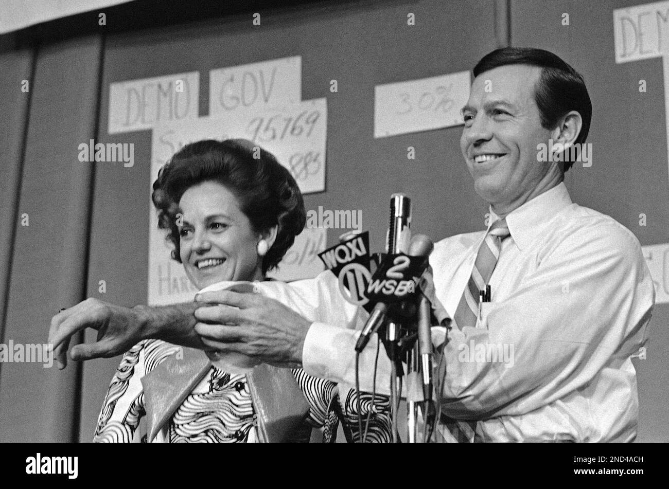 Former governor of Georgia, Carl Sanders symbolically rolls up his ...