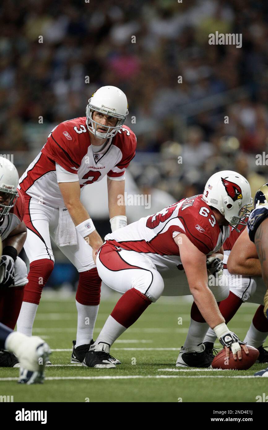 Arizona Cardinals quarterback Derek Anderson, left, takes a snap from ...
