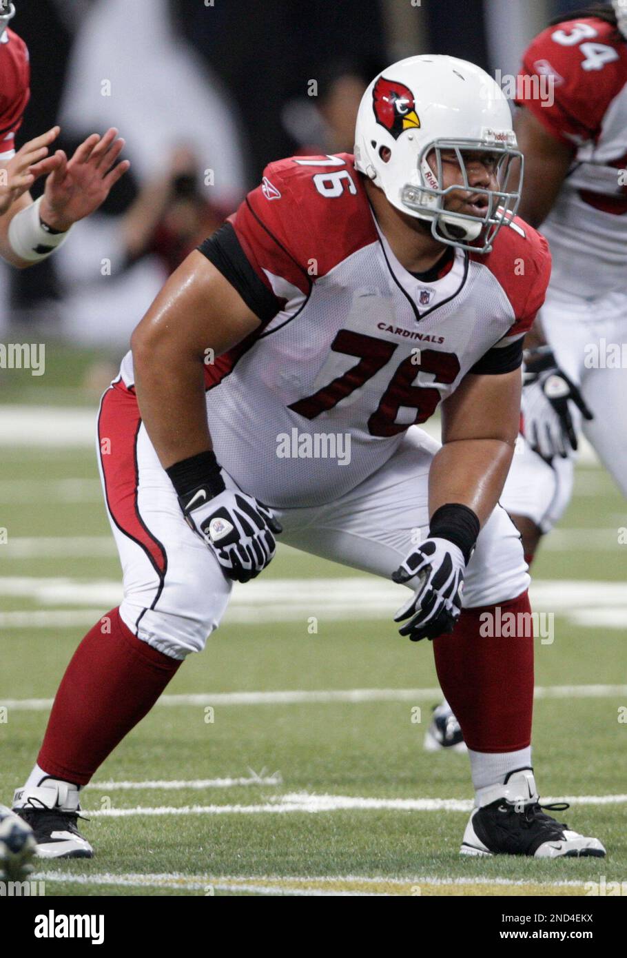 Arizona Cardinals guard Deuce Lutui sets for the play during the first ...