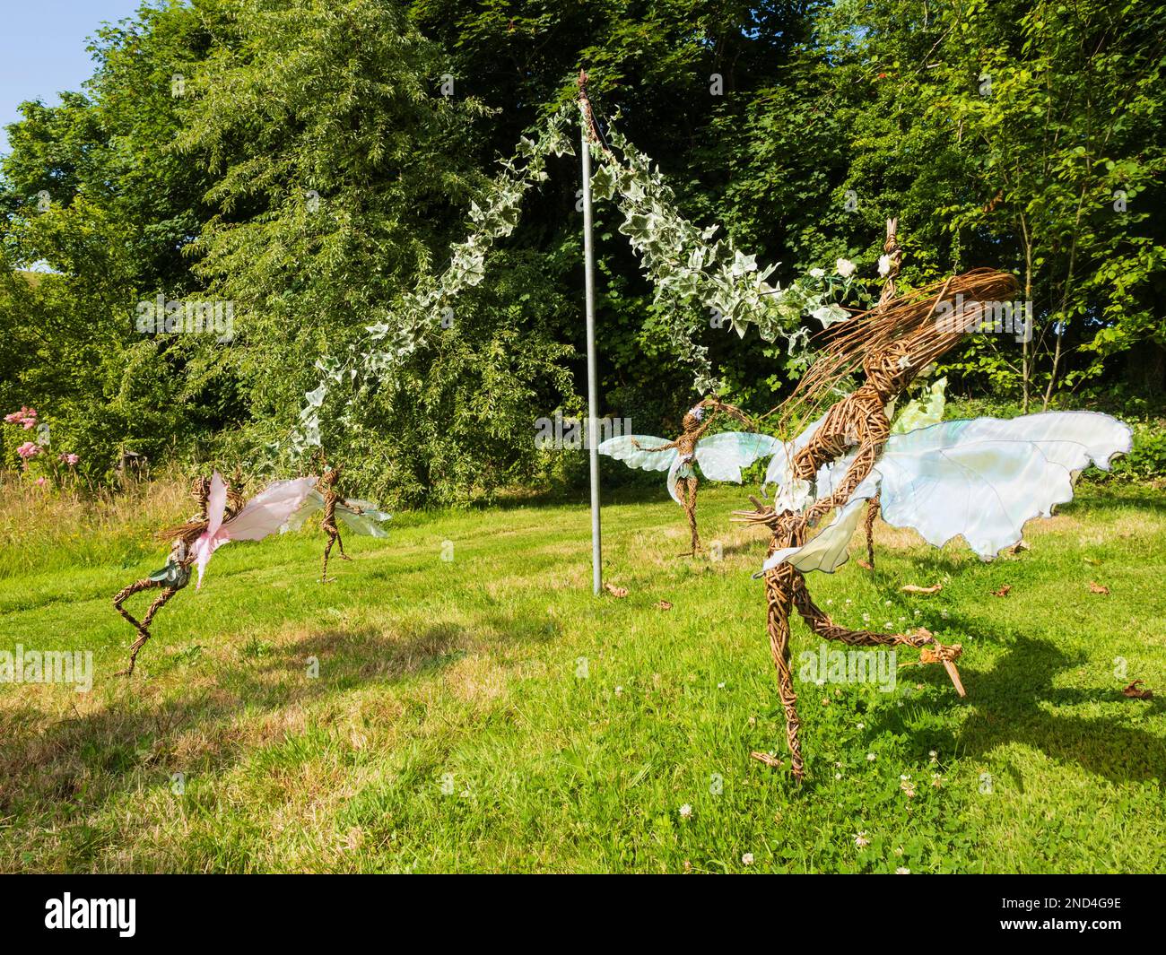 Wicker garden sculptures in the Fairy-Trails exhibit at The Garden ...