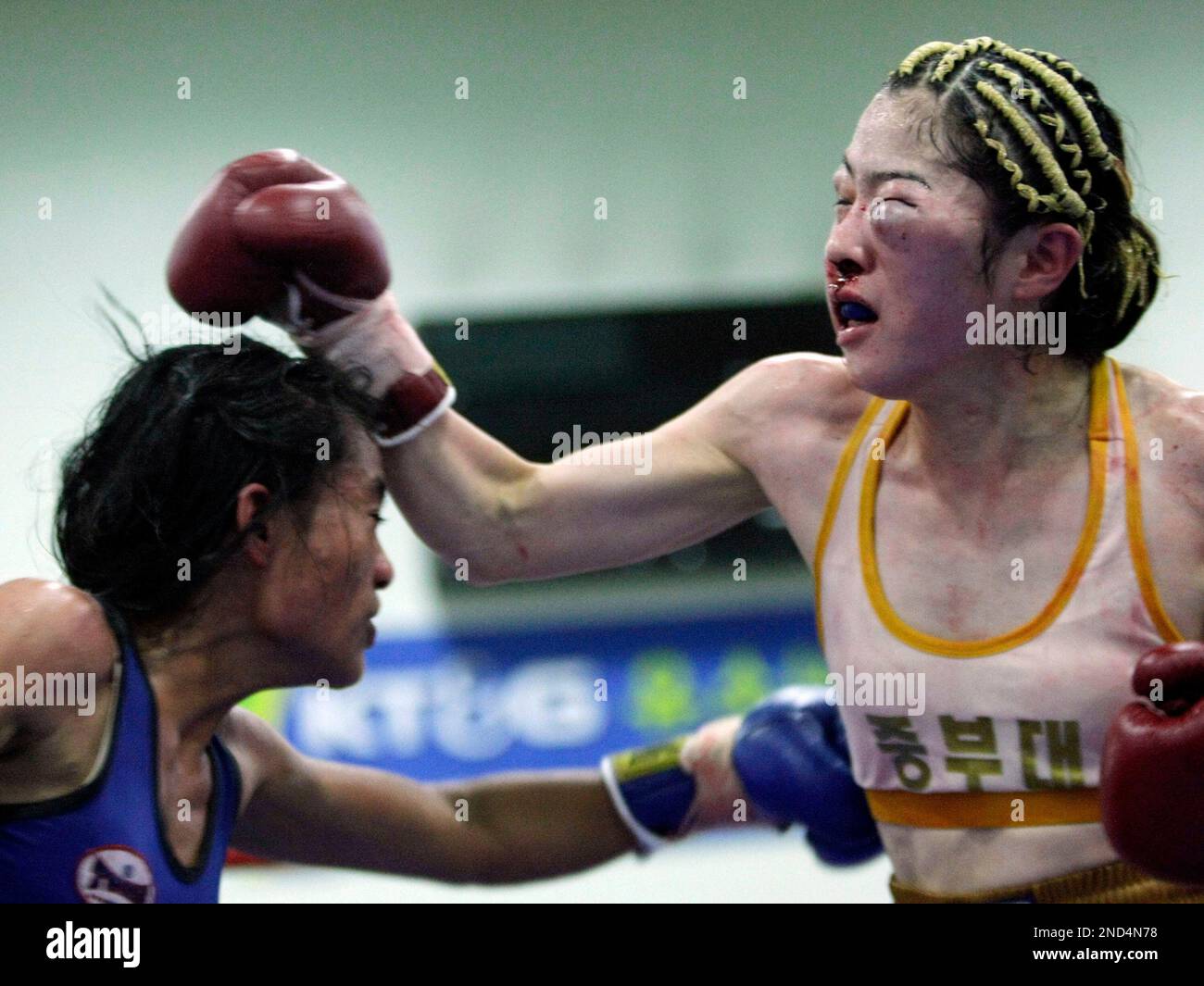South Korea's Kim Ju-hee, right, and Jujeath Nagawa of the Philippines ...