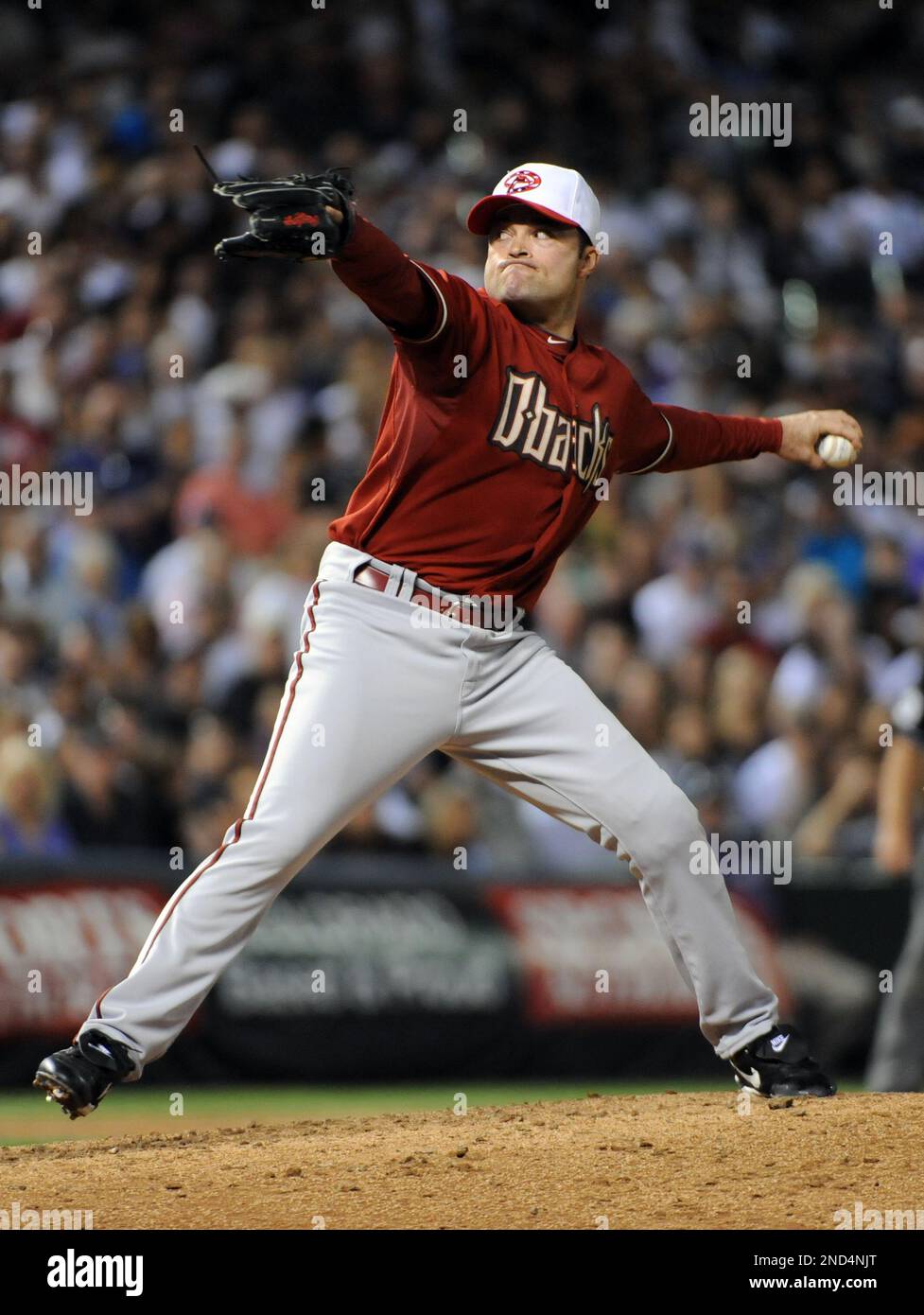 Arizona Diamondbacks relief pitcher Mike Hampton throws to the plate ...