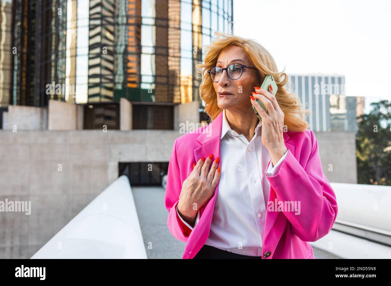 Transgender business woman lifestyle moments in downtown, Los angeles ...