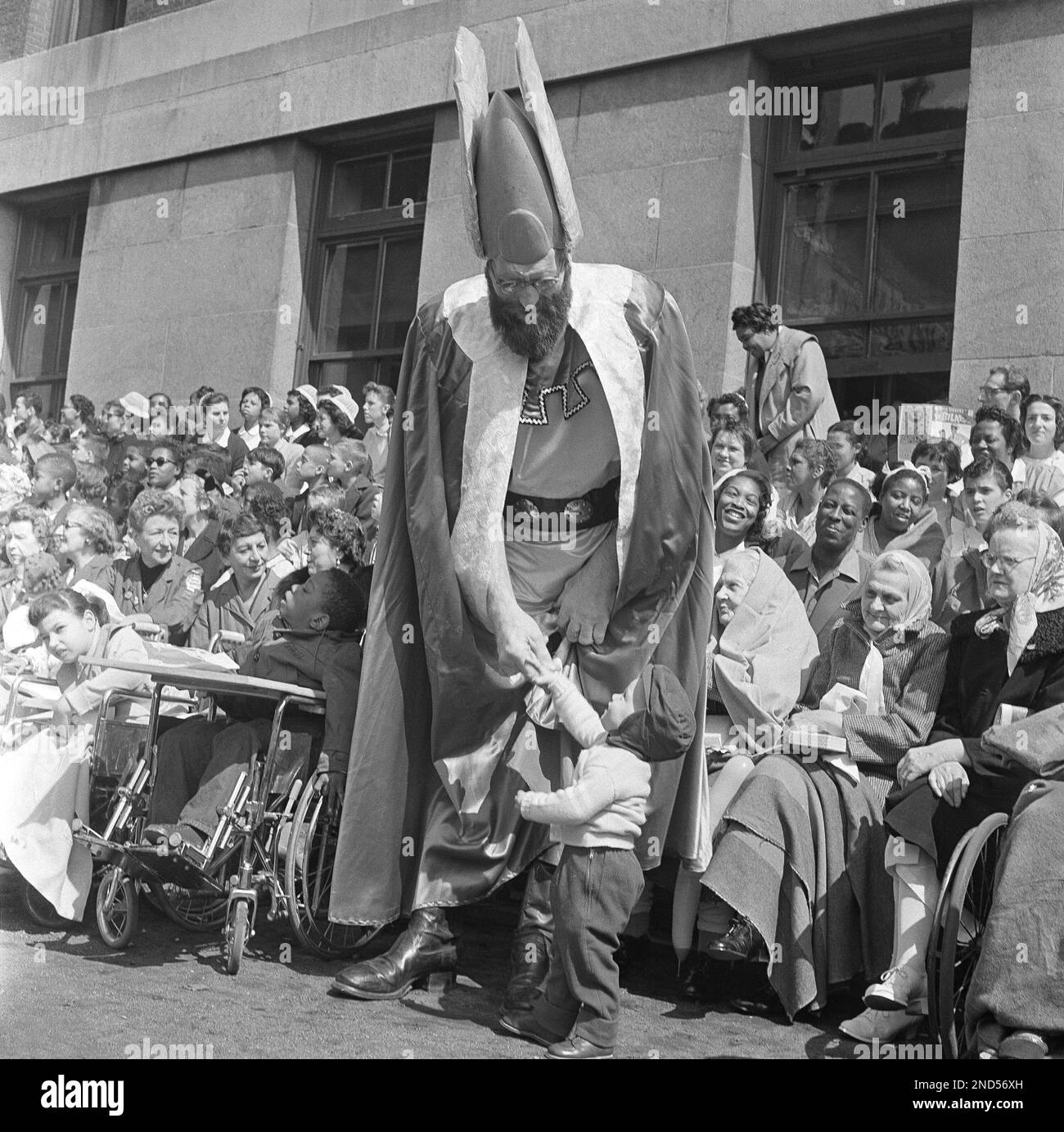 Johann Petursson, 8-foot-8 giant with the Ringling Brothers Barnum and ...