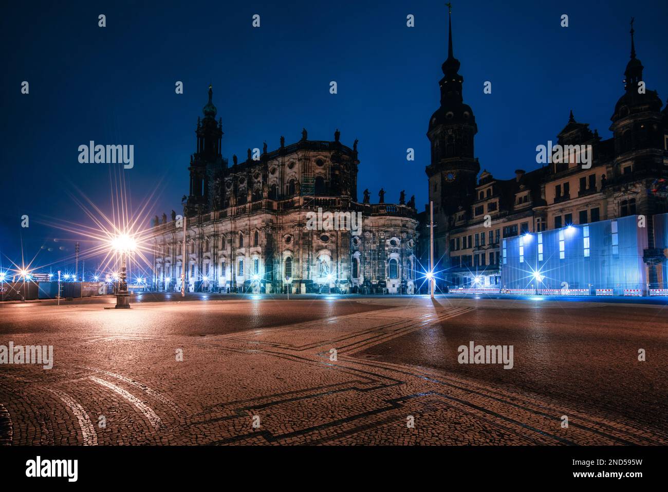 Illuminated skyline dresden in evening hi-res stock photography and ...