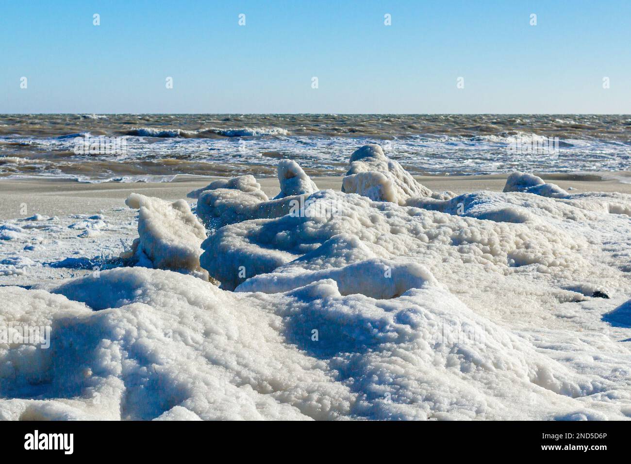 Frozen beach hi-res stock photography and images - Alamy