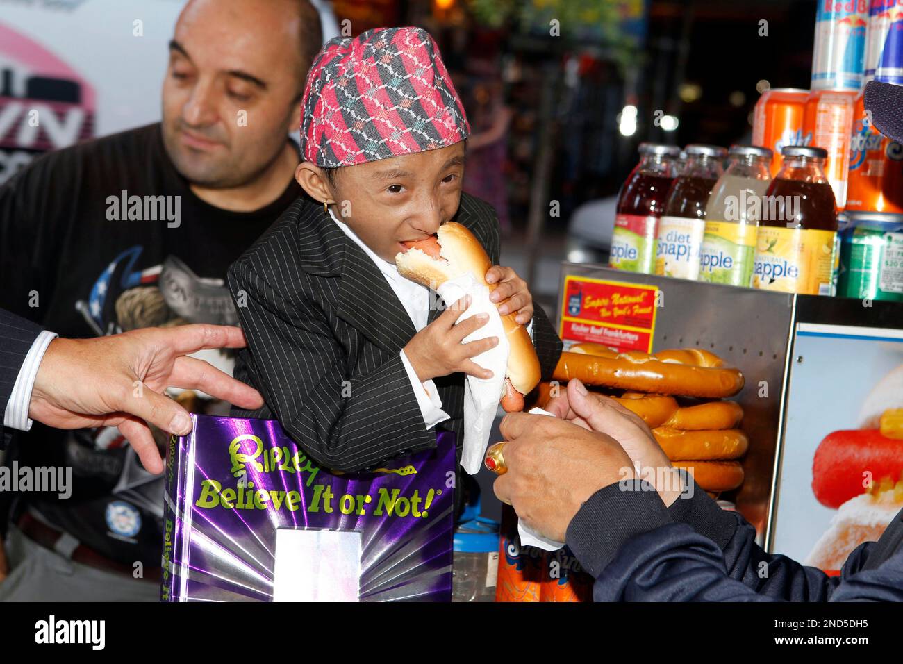 Khagendra Thapa Magar, the world's smallest teen, who at 17 years old ...