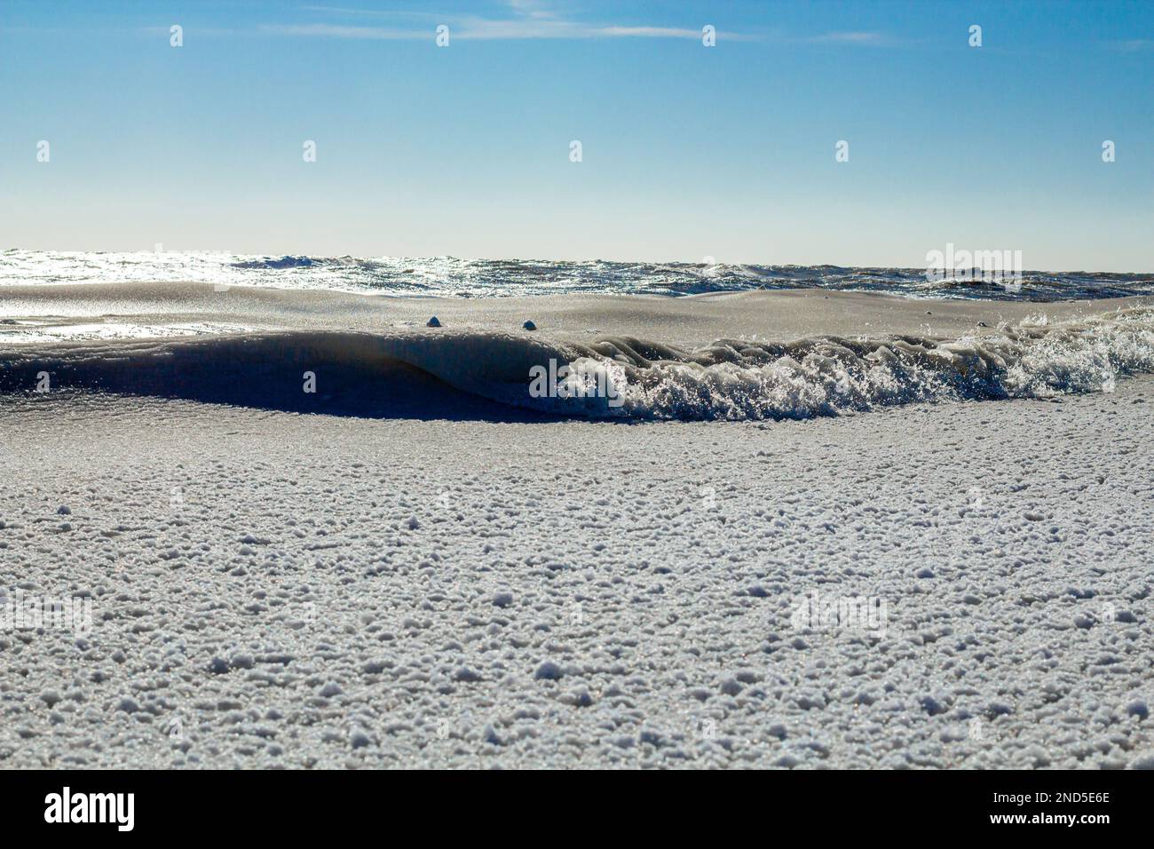 Frozen beach hi-res stock photography and images - Alamy