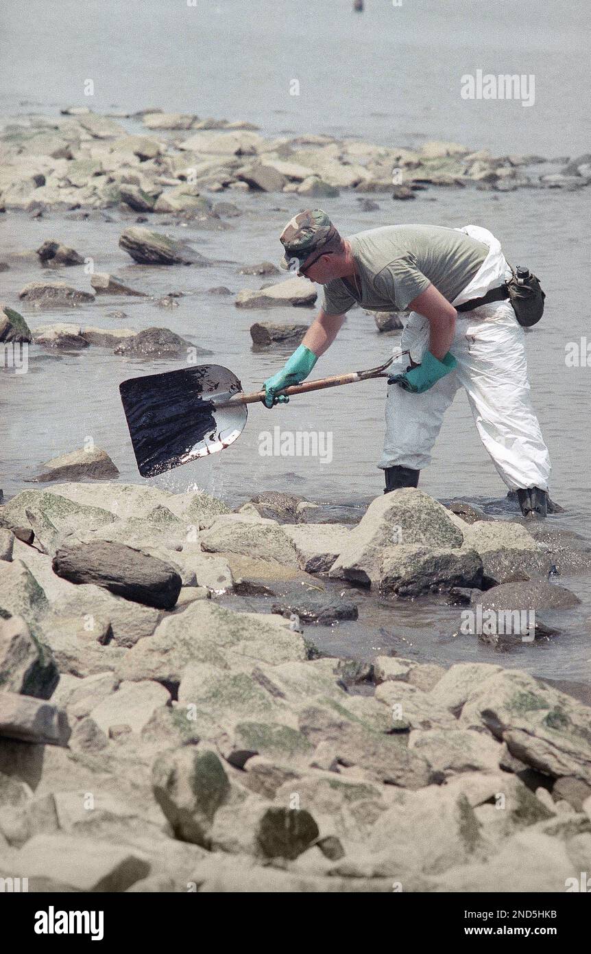 National guardsmen pick up blobs of congealed oil along the shore of ...