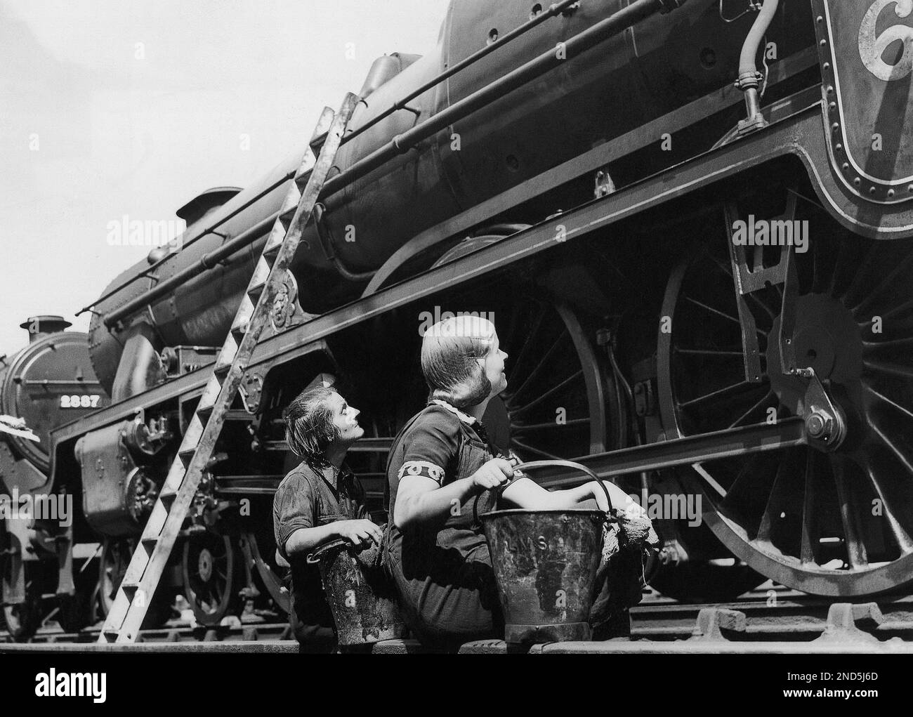 The first women railway guards at a London terminus began their duties ...