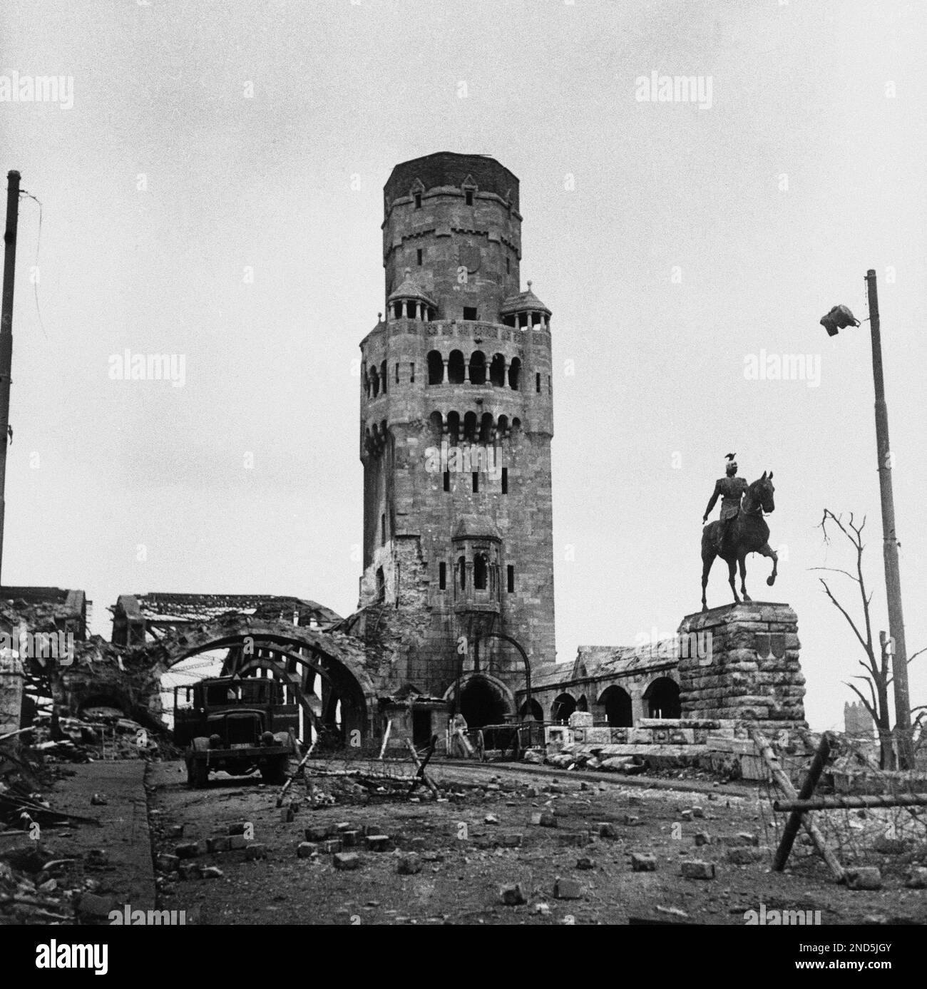 The Hohenzollern Bridge from the west bridge approach in Cologne ...