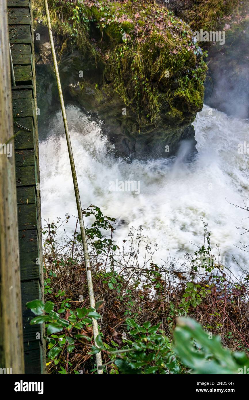 Whitewater on rocks hi-res stock photography and images - Alamy