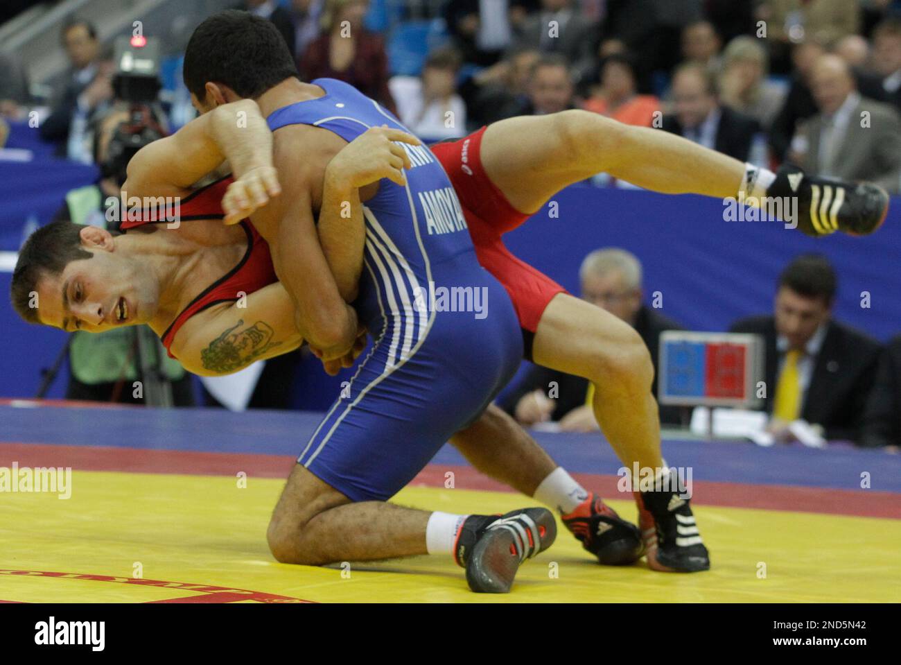Bulgarian Venelin Petkov Venkov fights with Armenia's Roman Amoyan ...