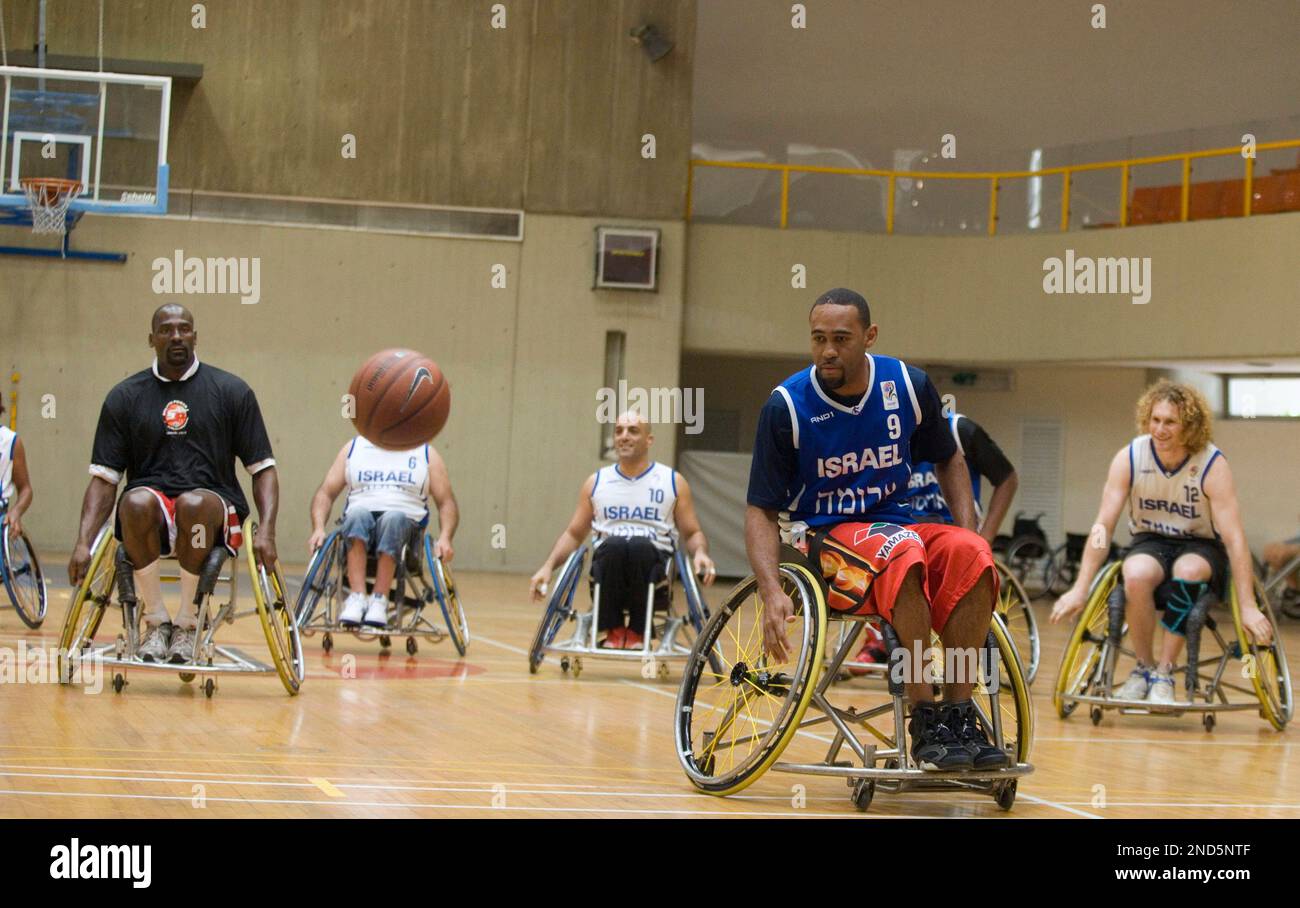 US basketball player Darnell Lindsay, second right, and former NBA ...