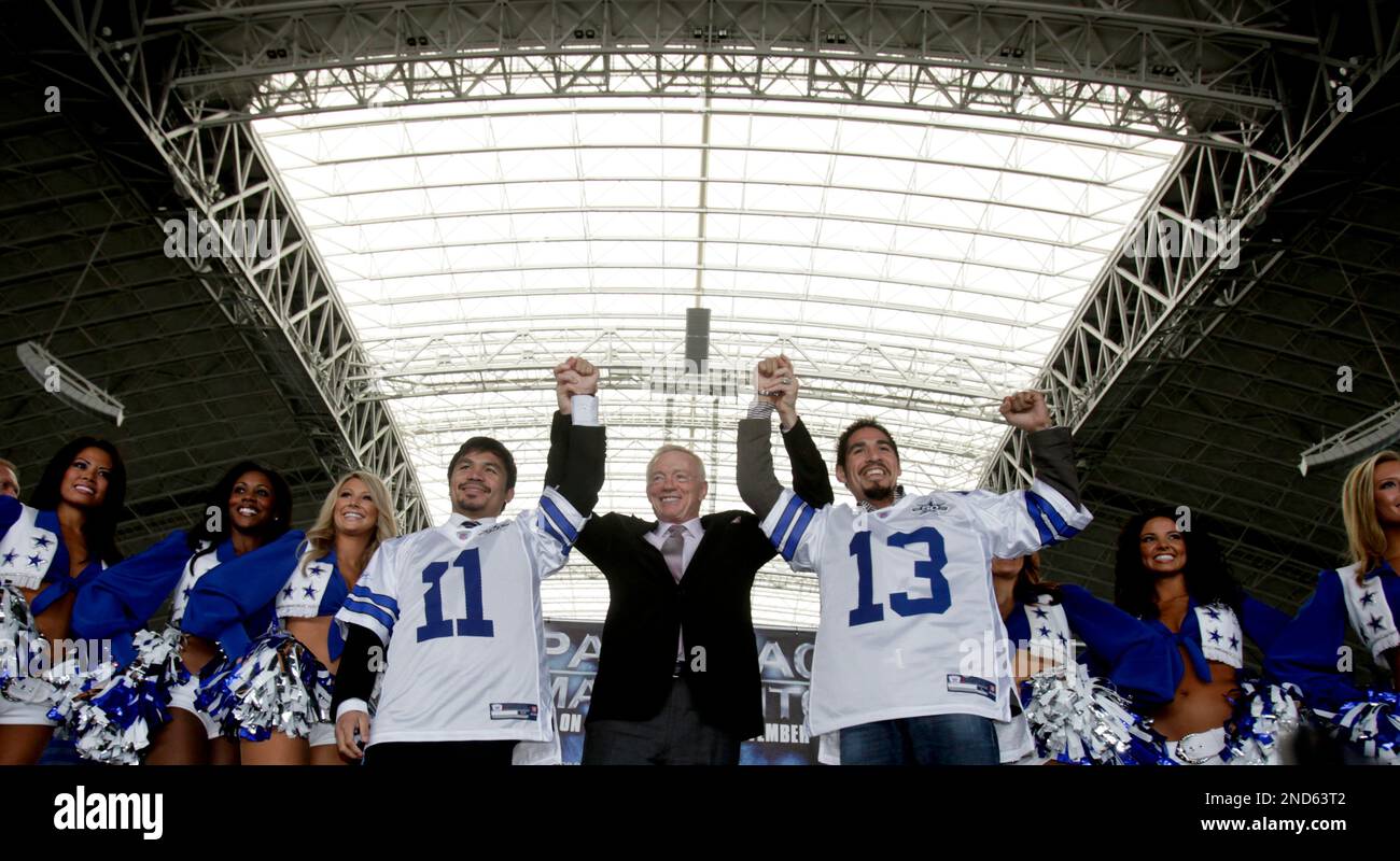 Dallas Cowboys owner Jerry Jones, center, poses for photos with boxers ...