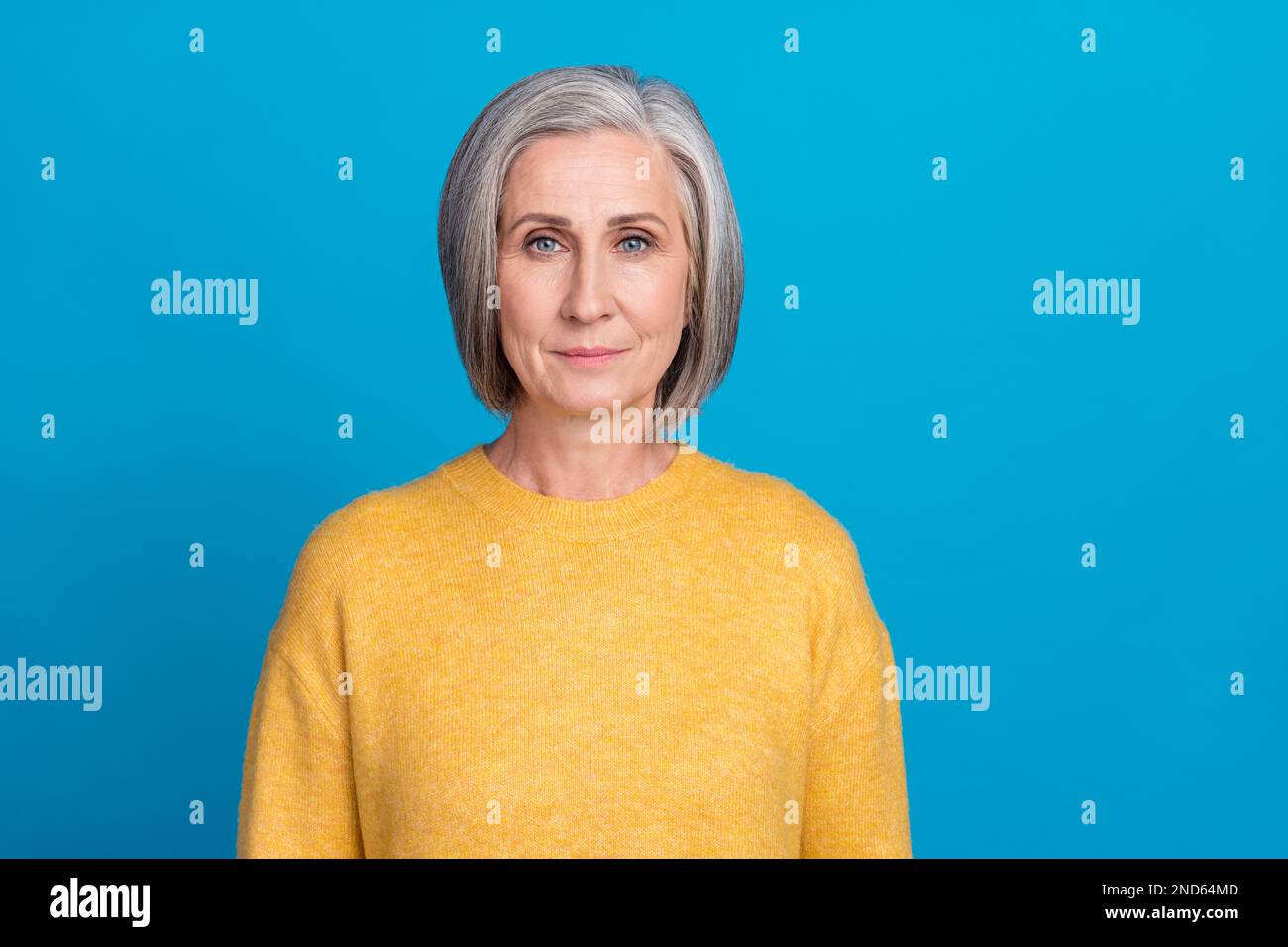 Photo portrait of mature lovely woman calm looking camera promoter ...