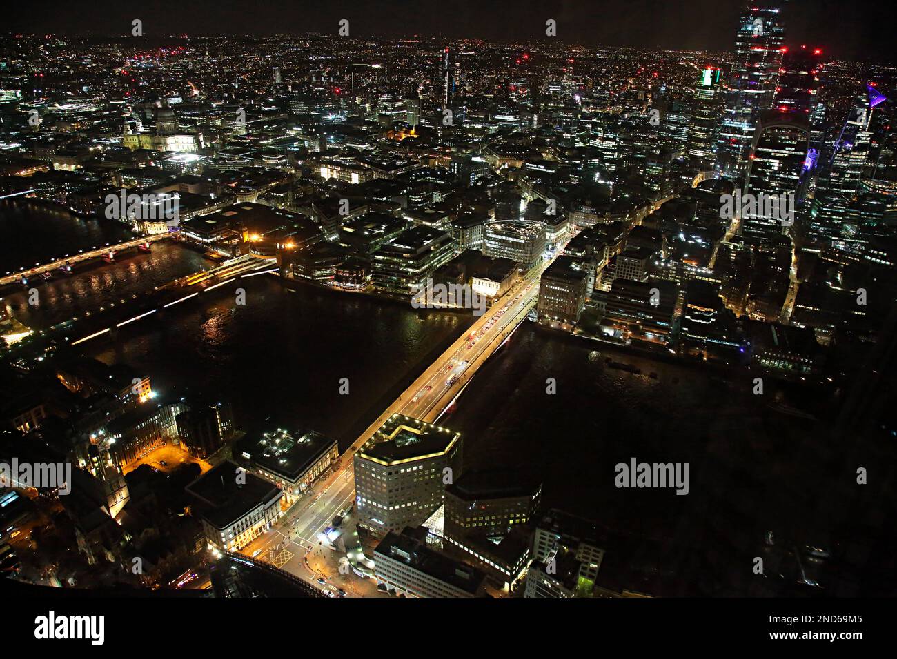 London skyline night rooftop hi-res stock photography and images - Alamy
