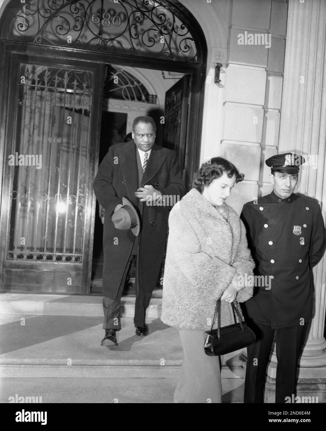Singer Paul Robeson leaves the Soviet United Nations delegation ...