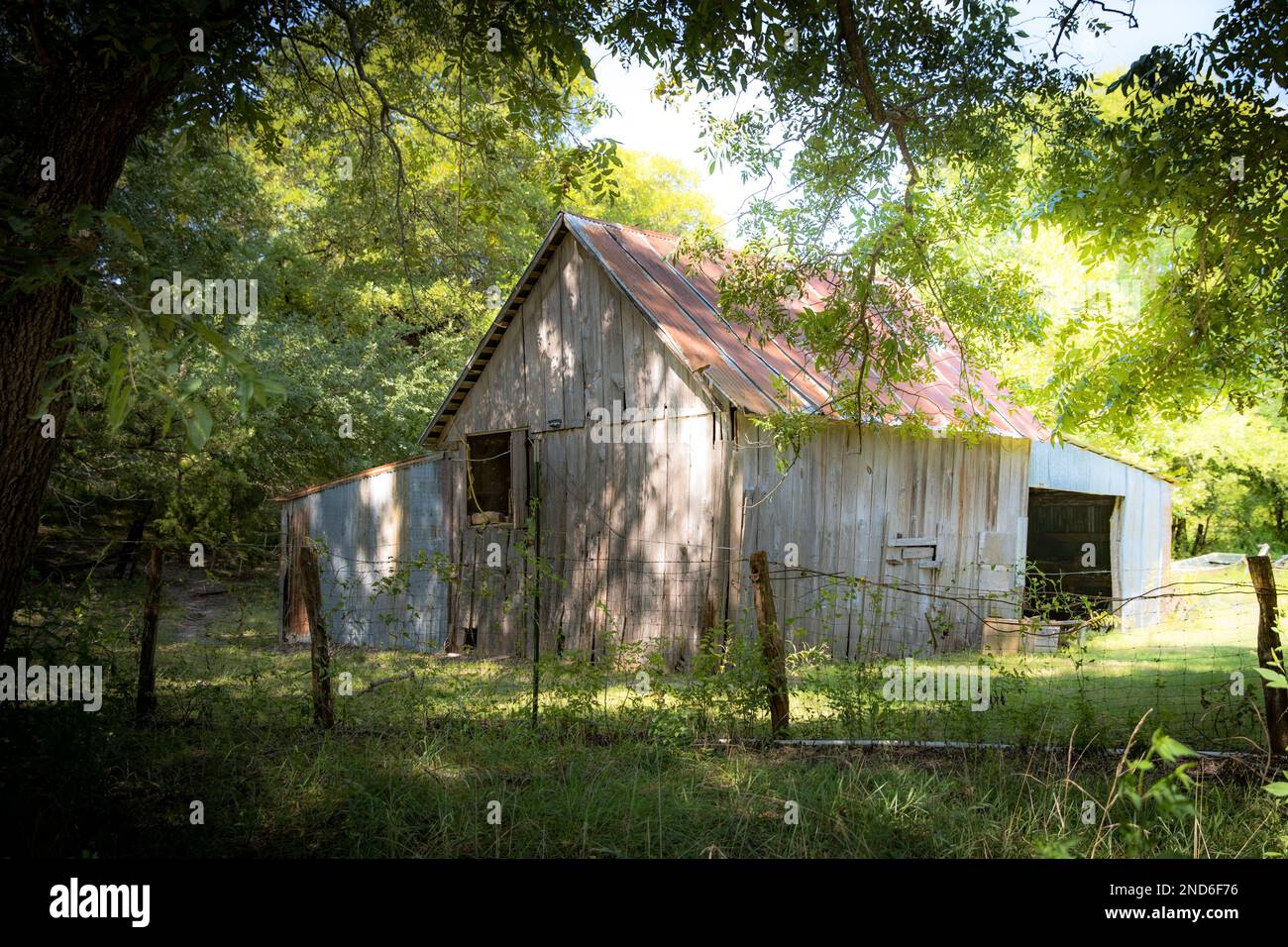 Old run down shack on hi-res stock photography and images - Alamy