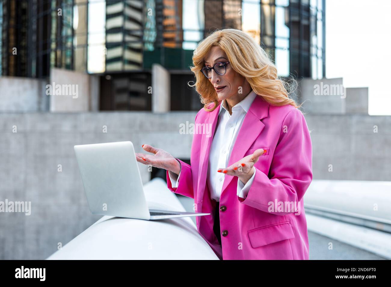 Transgender business woman lifestyle moments in downtown, Los angeles ...