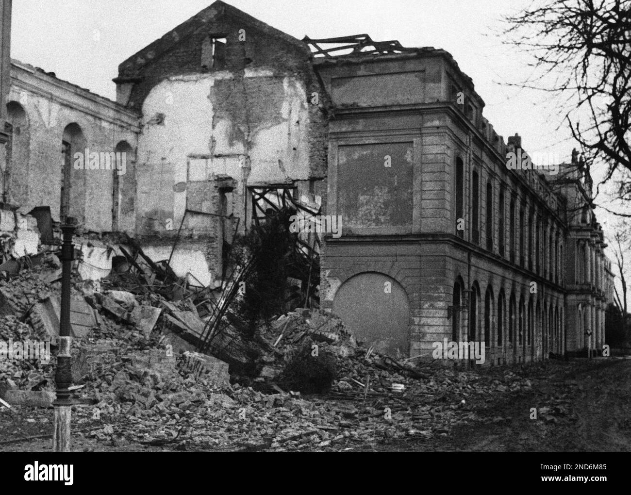 The shattered remains of the library building of the University of Bonn ...