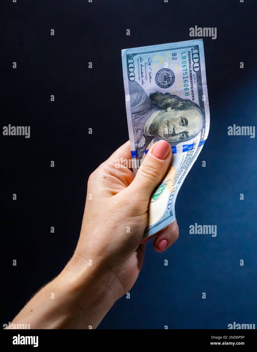 Hand holding banknotes Stock Photo - Alamy