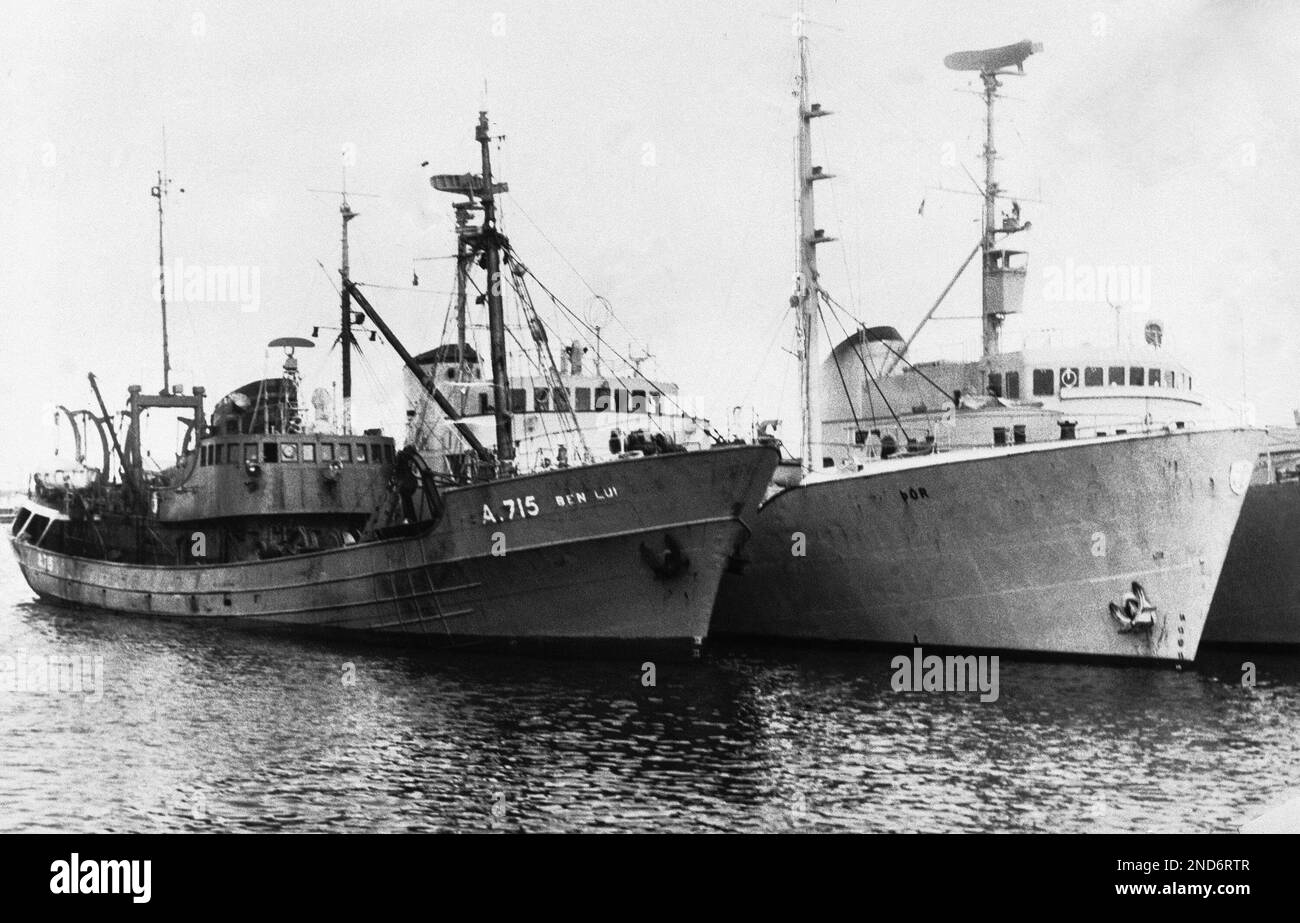 The Icelandic gunboat, Thor brings British trawler Ben Lui of Aberdeen ...