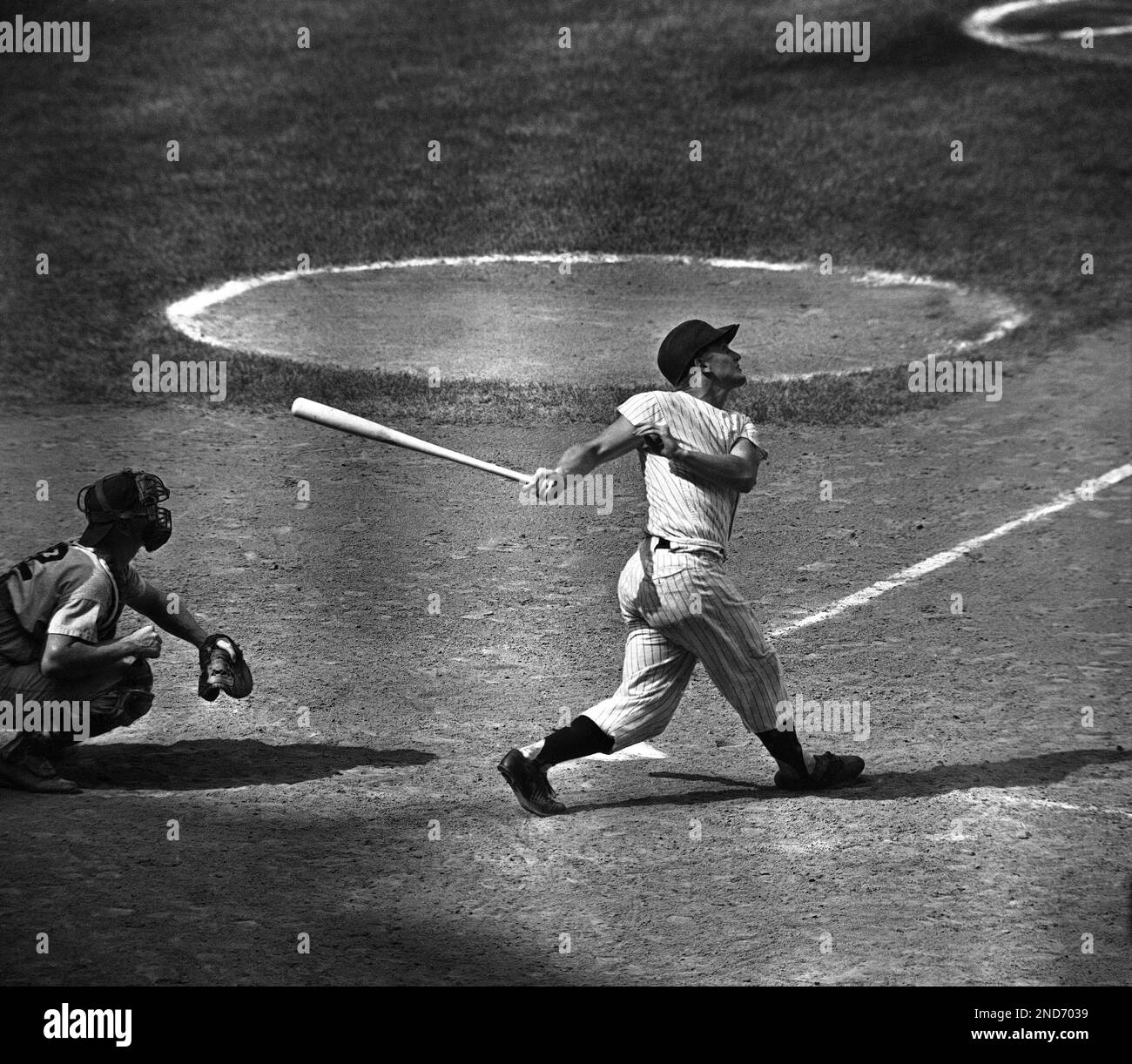 New York Yankees’ right fielder Roger Maris connects for his 30th ...