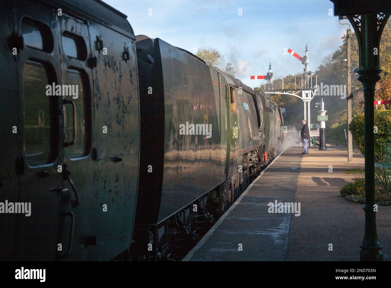West Country Class 34007 Wadebridge double heads Battle of Britain Class 34081 92 Squadron at ...