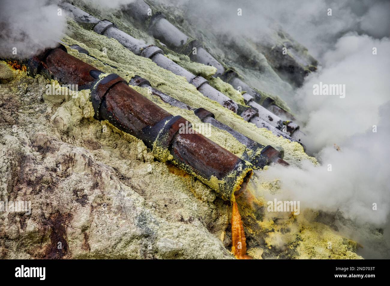 Miners digging sulphur hi-res stock photography and images - Alamy