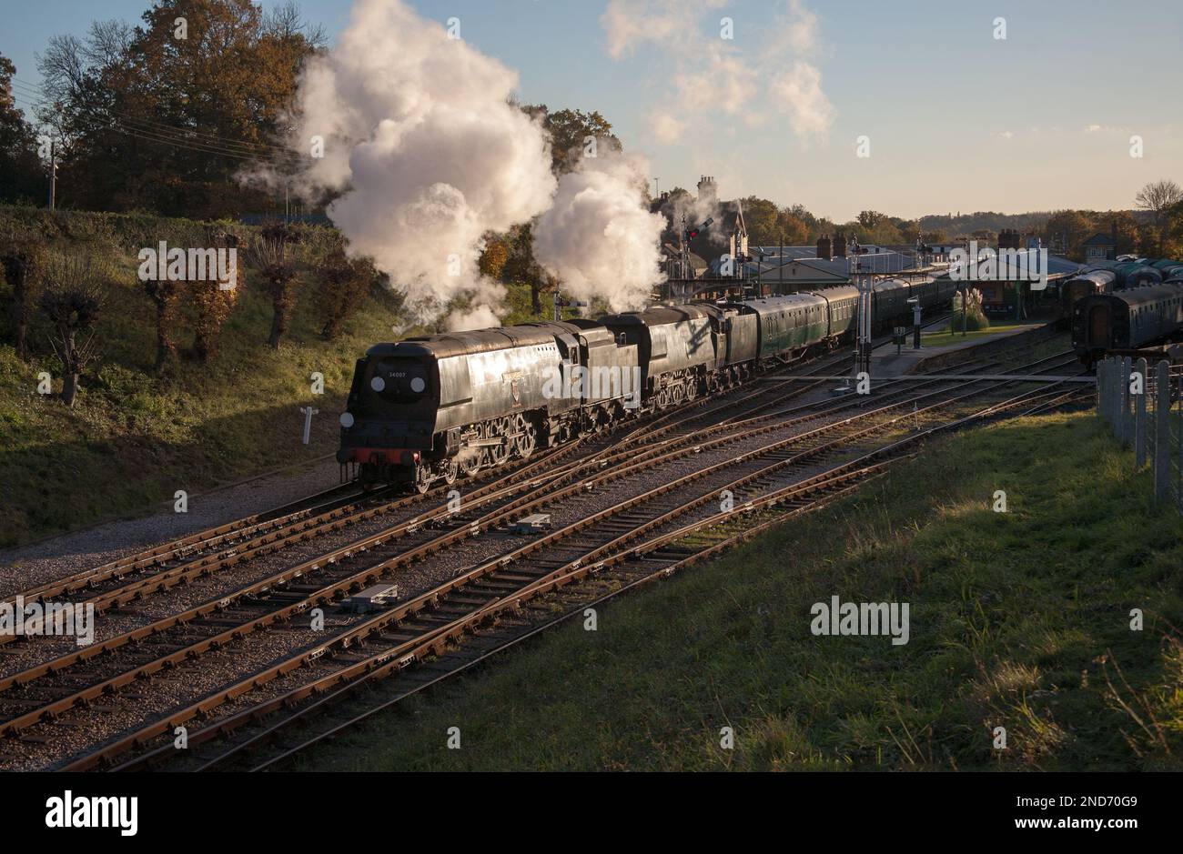 West Country Class 34007 Wadebridge double heads Battle of Britain Class 34081 92 Squadron at ...
