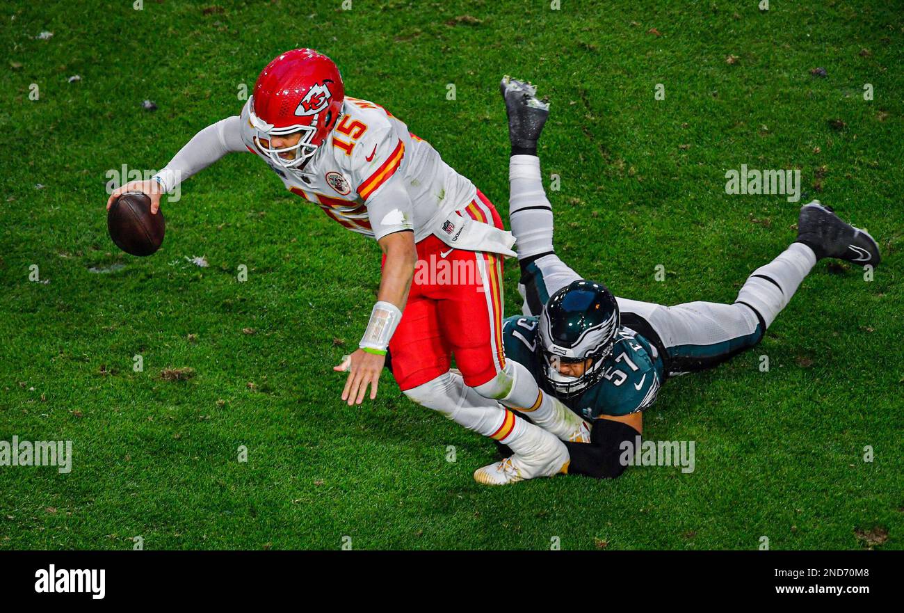 Philadelphia Eagles linebacker T.J. Edwards tackles Kansas City Chiefs ...
