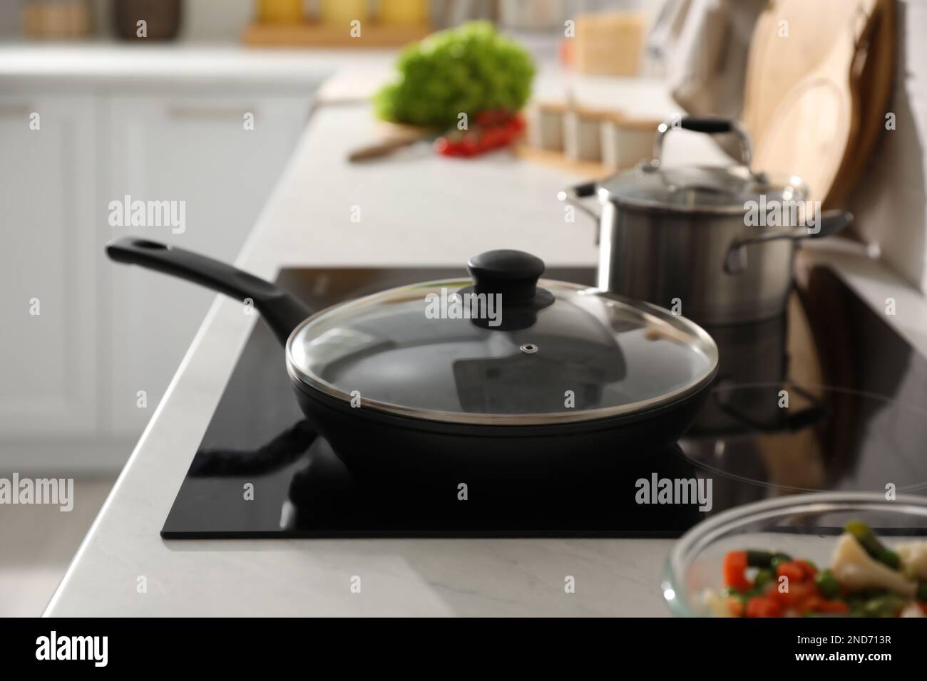 Professional cooktop hi-res stock photography and images - Alamy