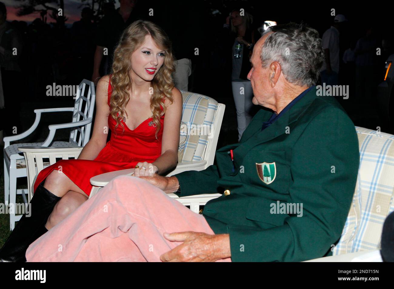 Taylor Swift meets former President George H. W. Bush in Kennebunkport ...