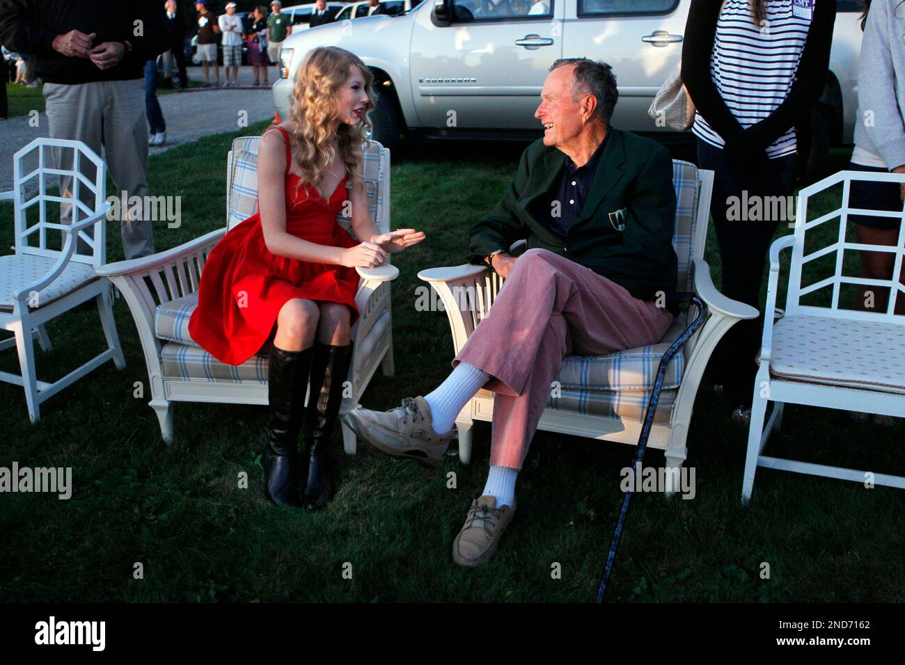 Taylor Swift meets former President George H. W. Bush in Kennebunkport ...