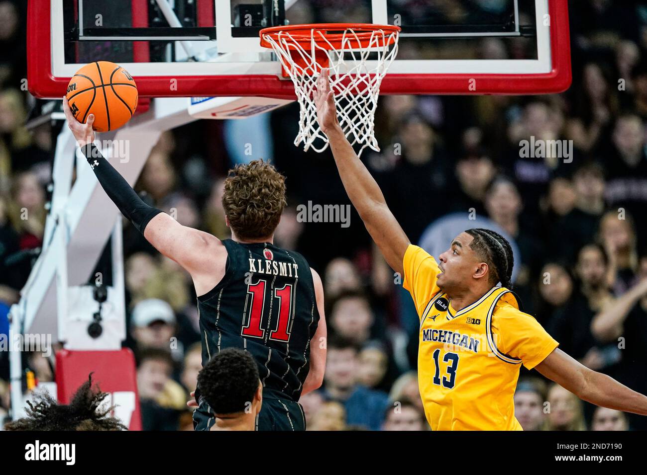 Wisconsin's Max Klesmit (11) against Michigan's Jett Howard (13) during ...