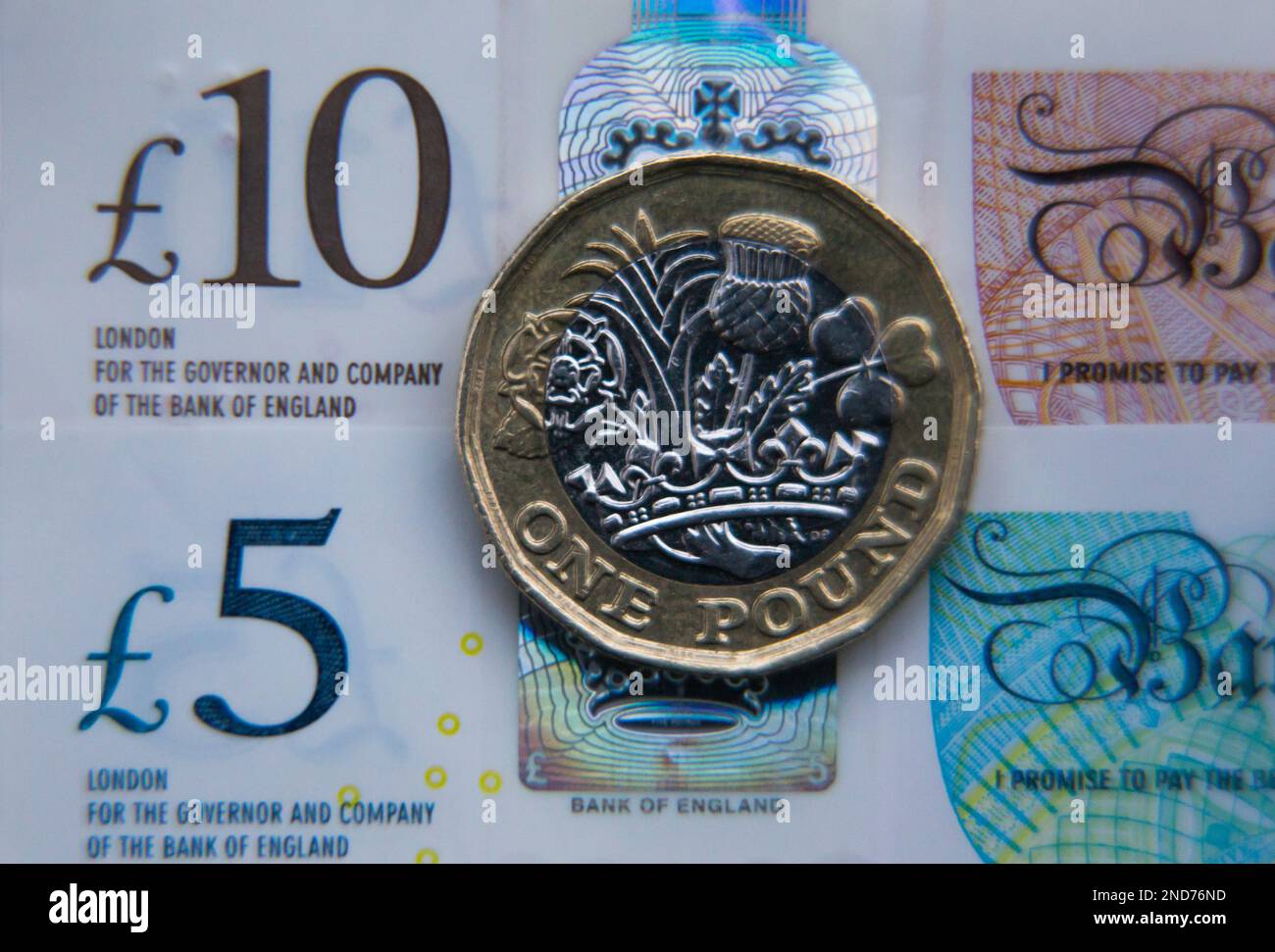 Five pound note queen elizabeth hi-res stock photography and images - Alamy