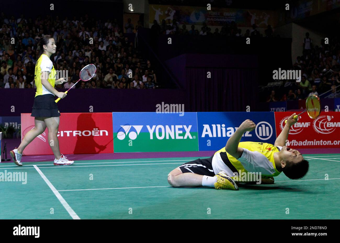 China's Bo Zheng, right, and Jin Ma celebrate after defeating China's ...