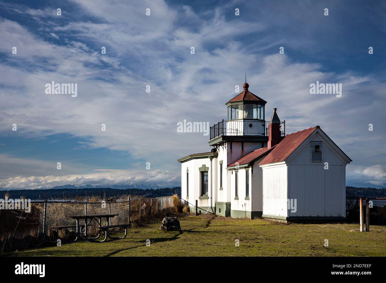 WA22965-00...WASHINGTON - West Point Lighthouse, located in Seattle's ...