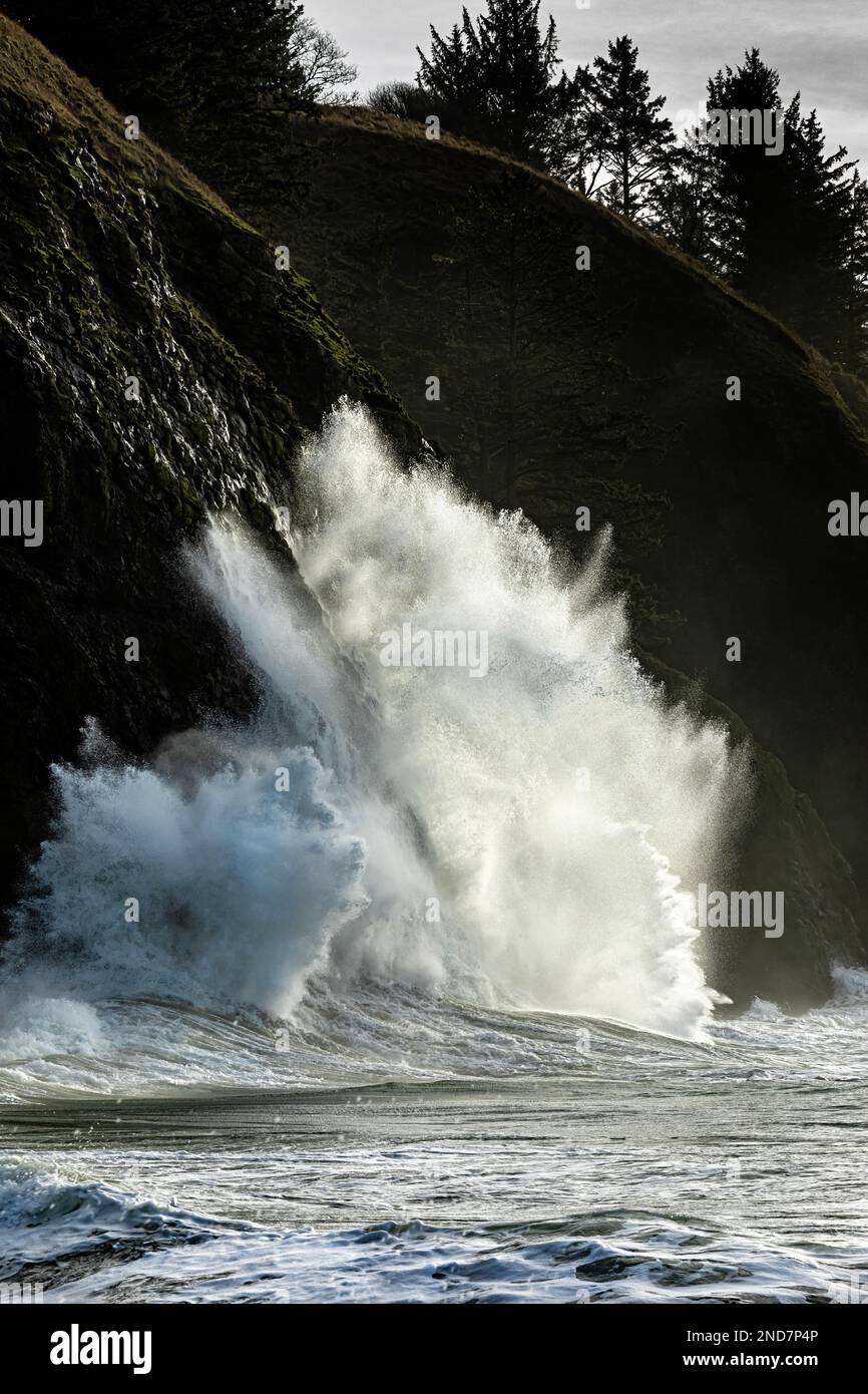 Strong waves against river hi-res stock photography and images - Alamy