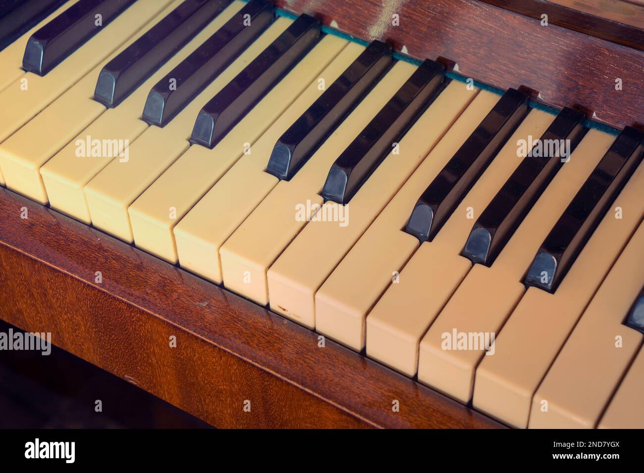 keyboard piano, side view of instrument musical tool Stock Photo - Alamy