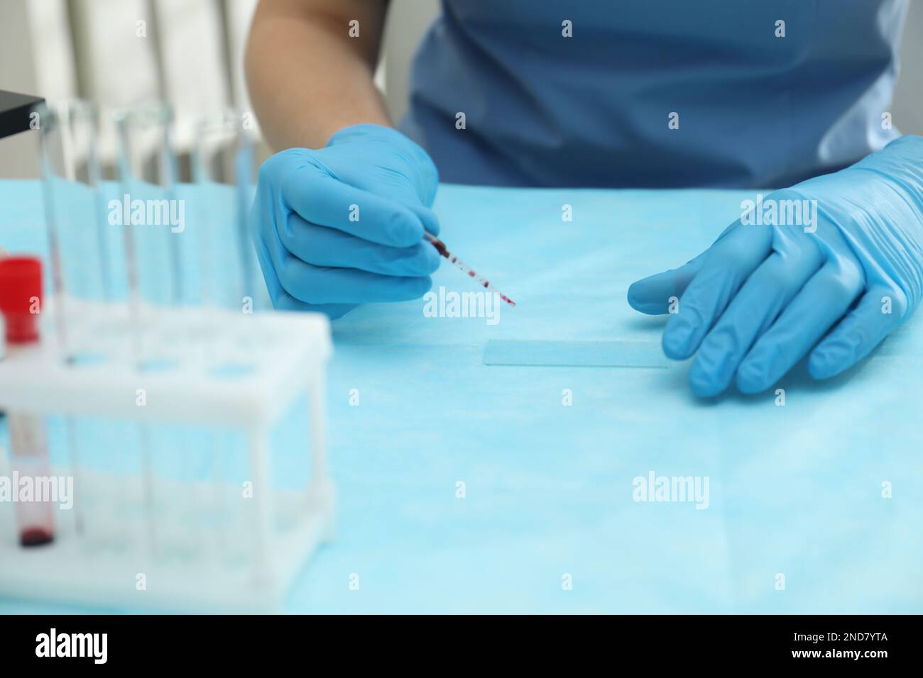 Diagnostic laboratory table blood hi-res stock photography and images ...